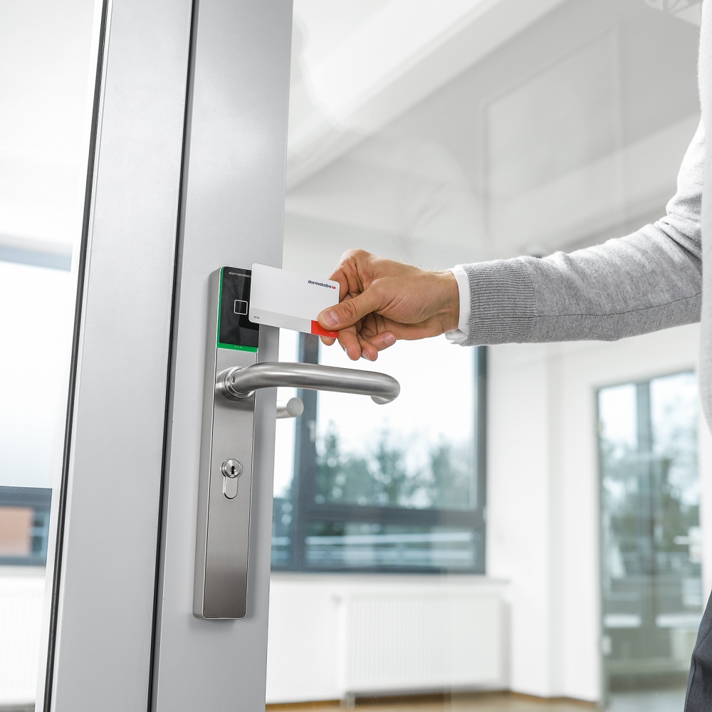 dormakaba c-lever pro standard schmal Mifare | Herminghaus24.de